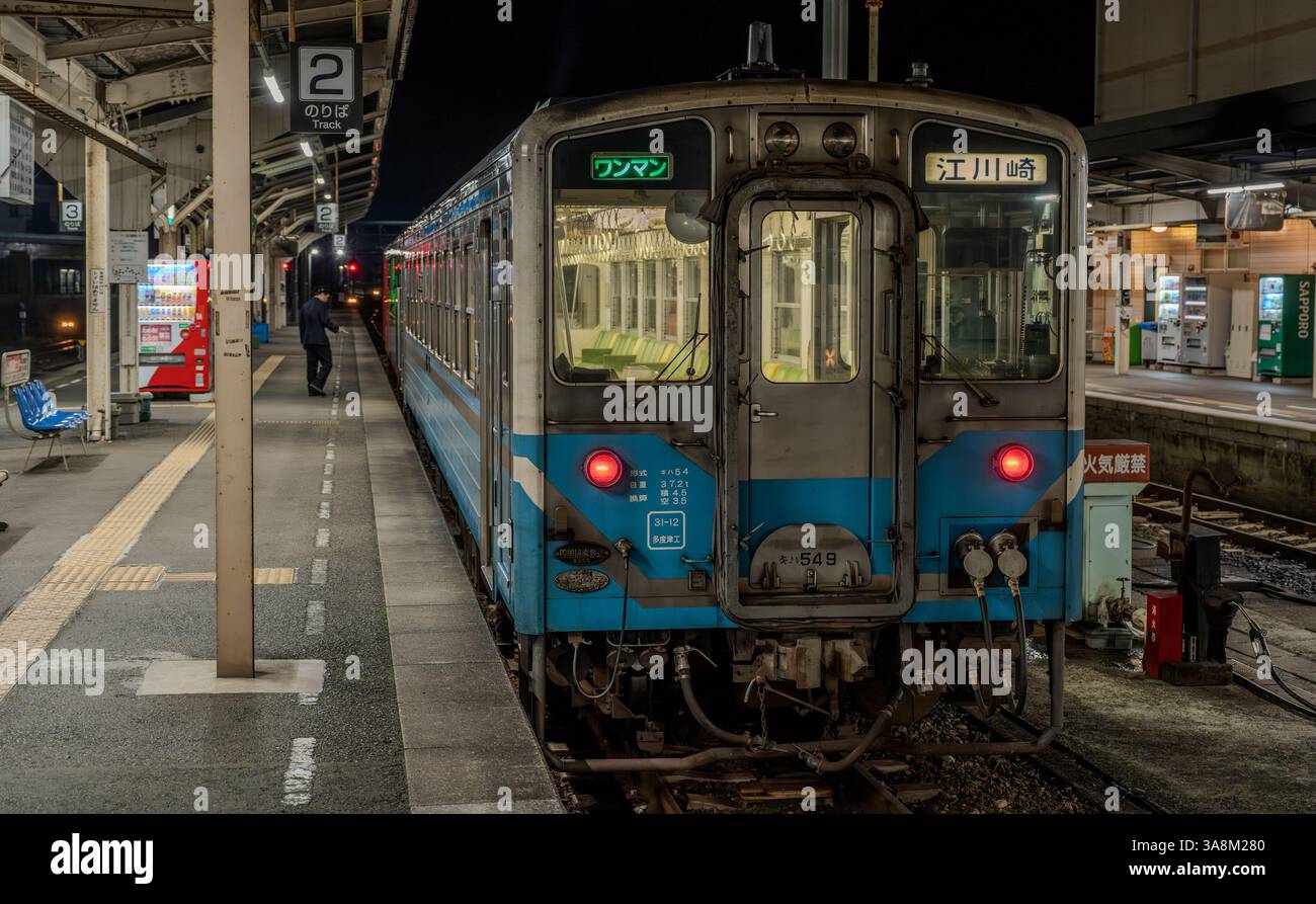 A KiHa 54 Series train at JR Shikoku Uwajima Station in Ehime ...