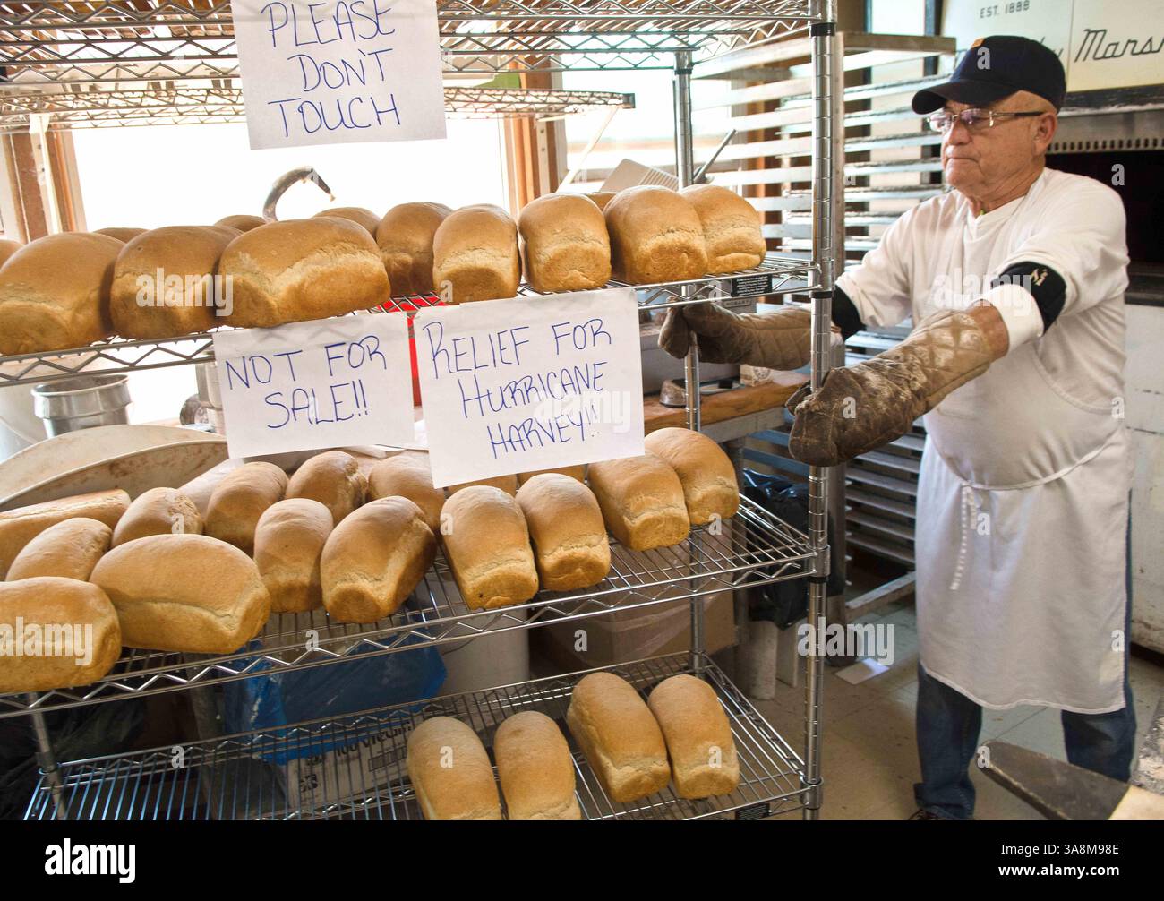 Albuquerque golden crown panaderia hi-res stock photography and images ...