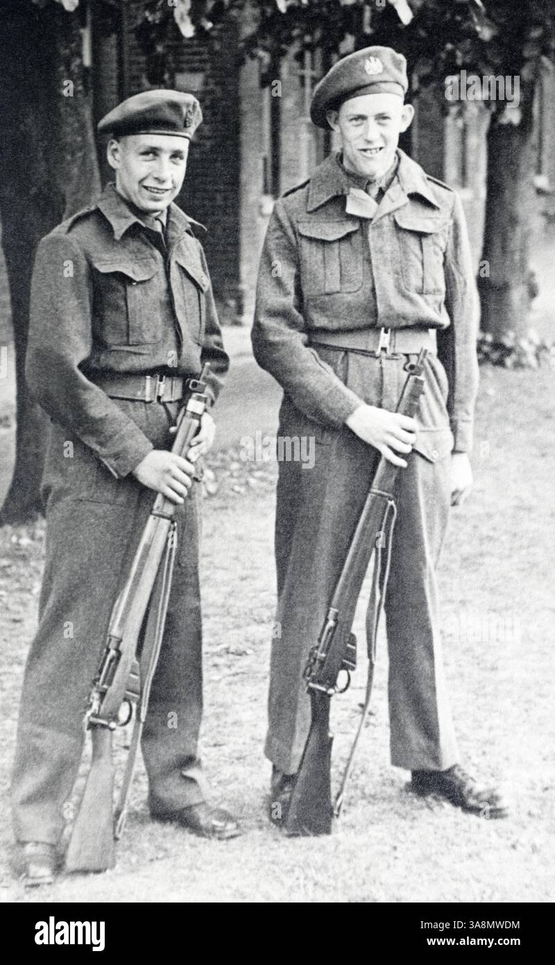 British army conscripts with Lee-Enfield no.4 rifles, c. late 1940's ...