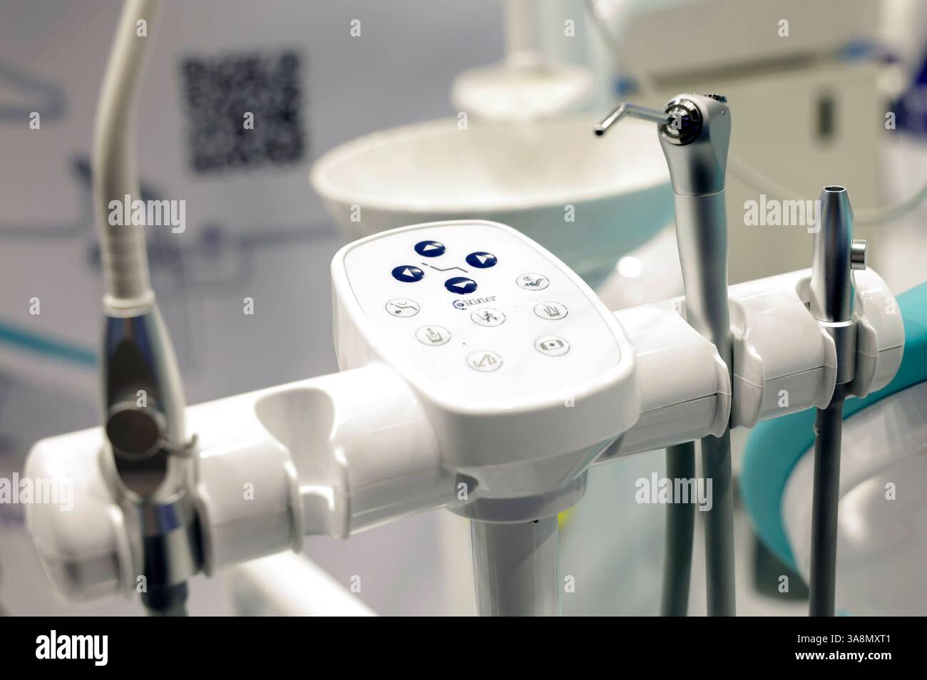 Dental Unit - Zahnbehandlungseinheit auf der IDS - Internationale ...