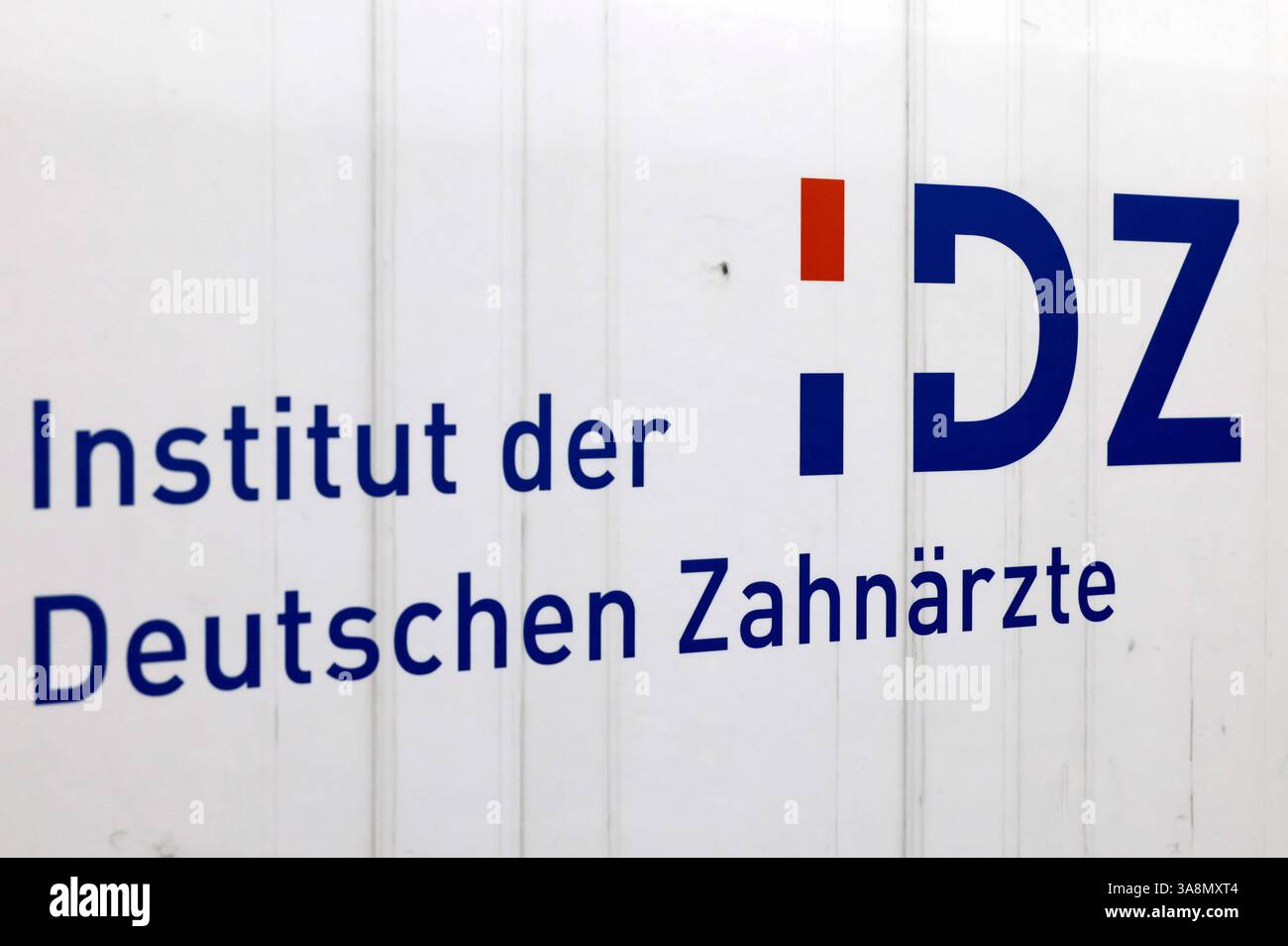 Logo Institut der Deutschen Zahnärzte - IDZ auf der IDS ...