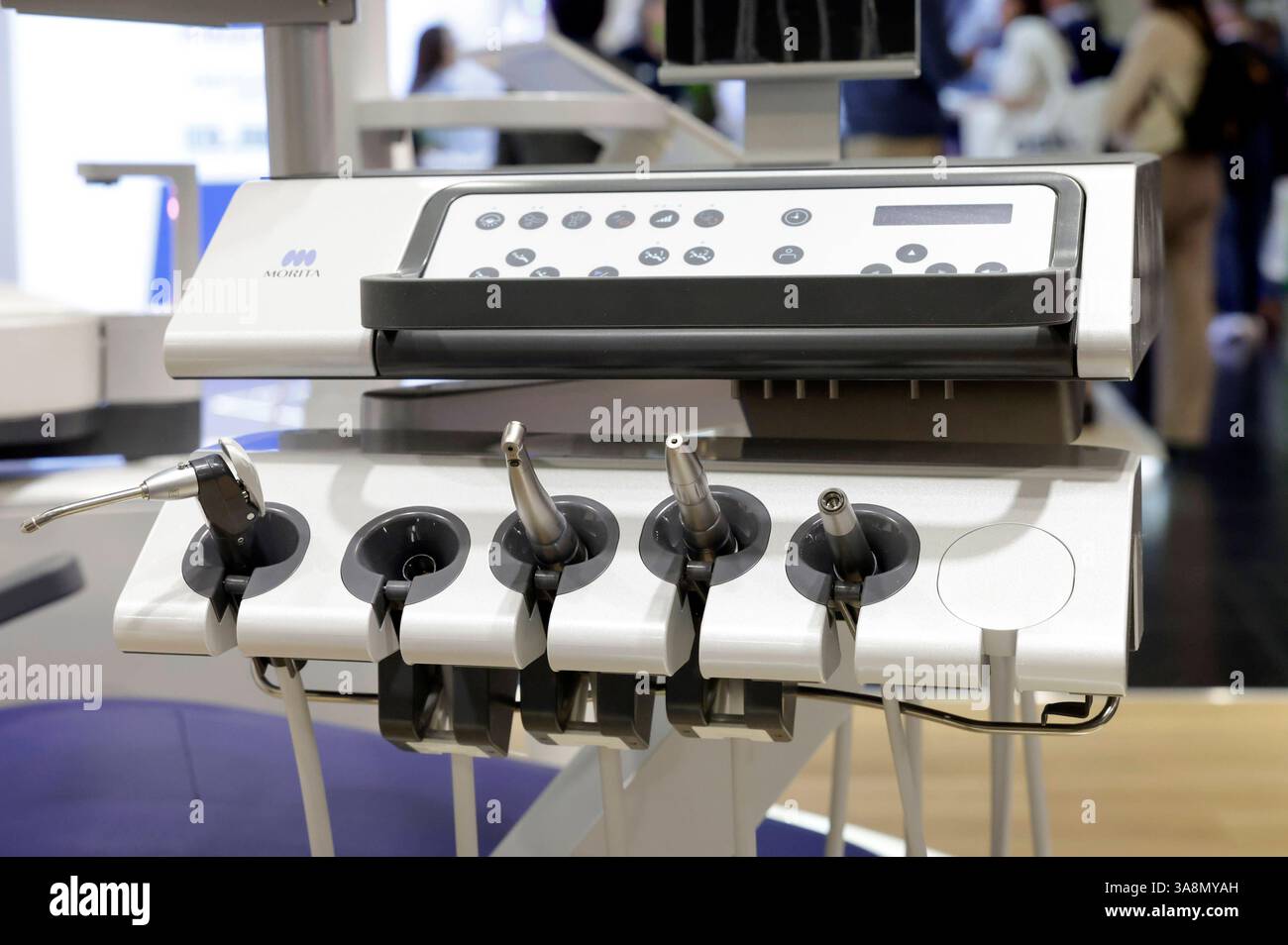 Dental Unit - Zahnbehandlungseinheit auf der IDS - Internationale ...