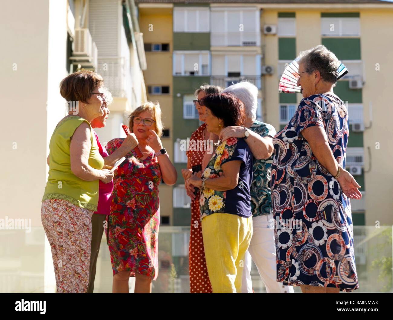 Ellas en la ciudad hi-res stock photography and images - Alamy