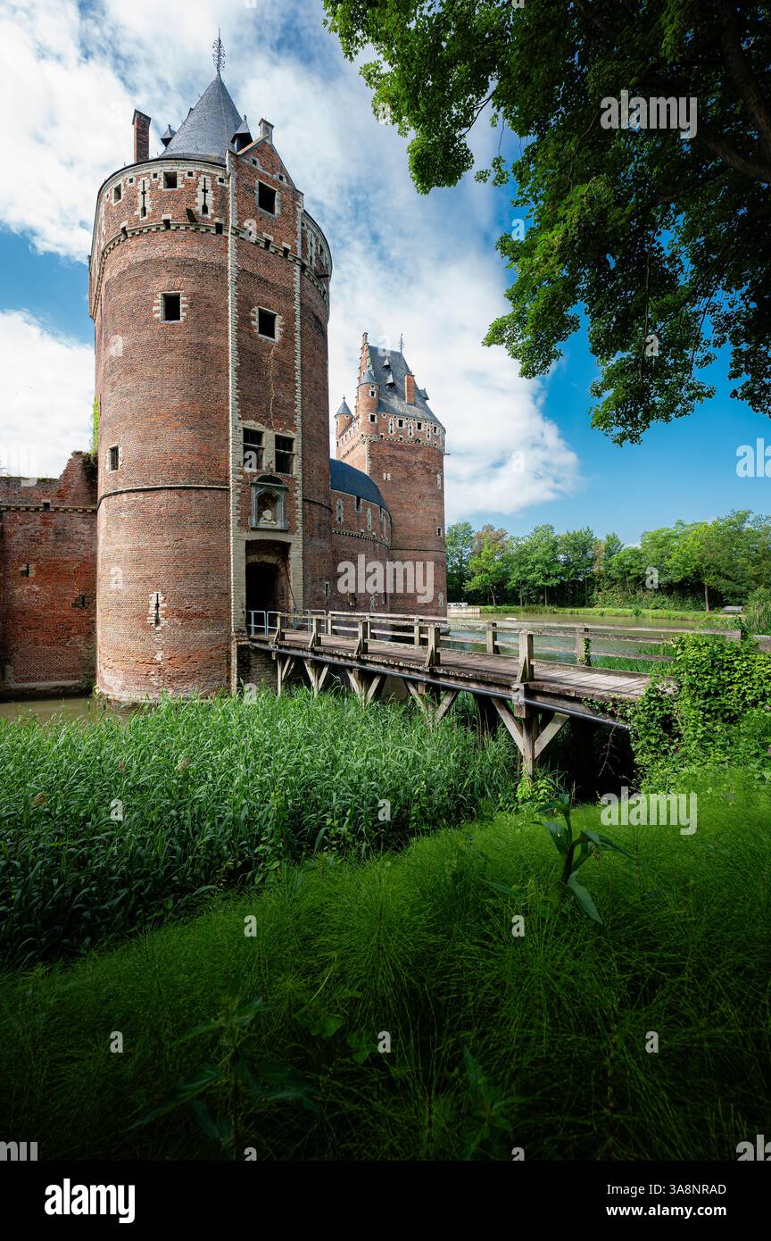 Bridge and gate tower of Beersel Castle, Belgium Stock Photo - Alamy