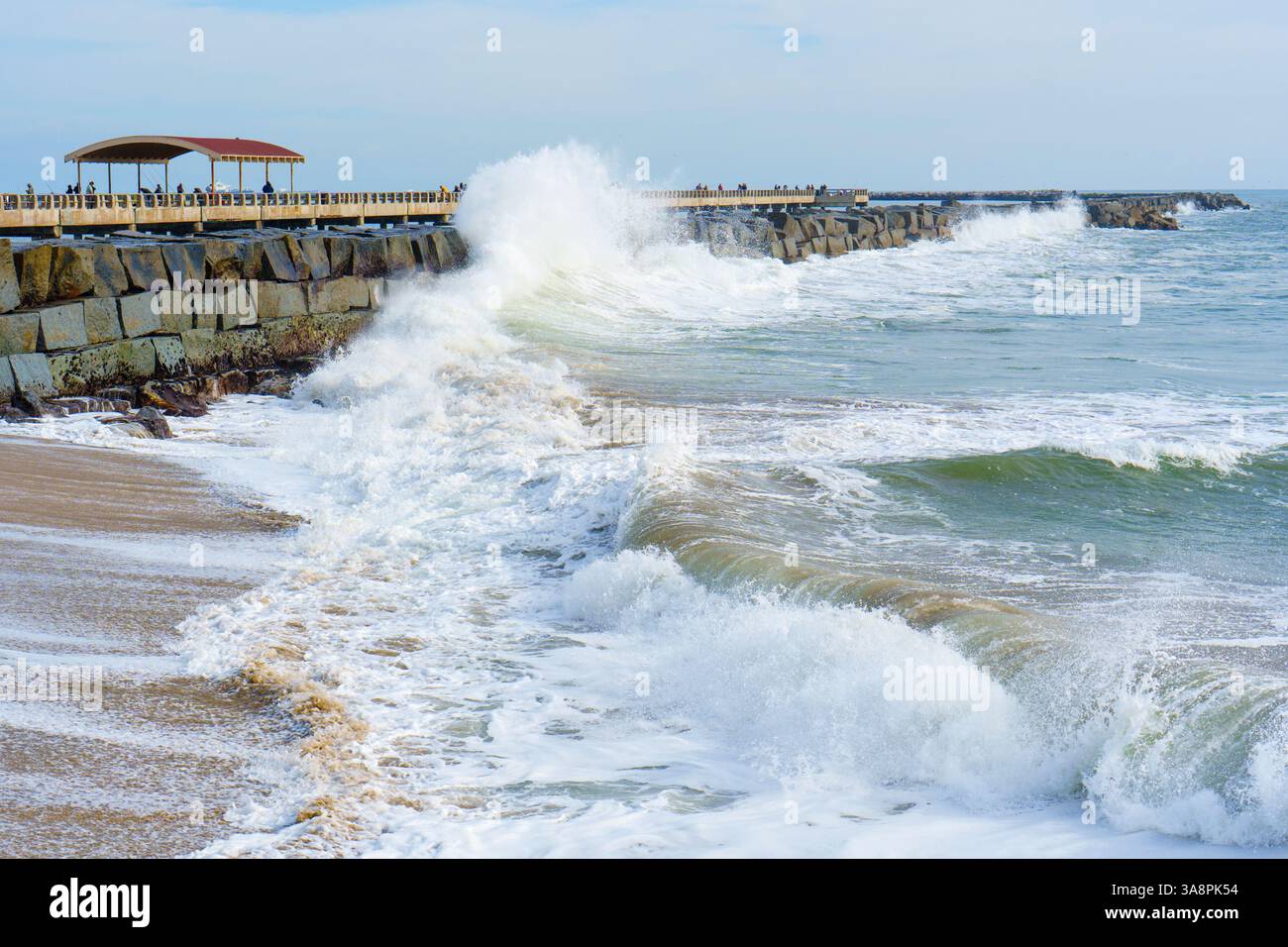 Cabrillo beach jetty fishing pier hi-res stock photography and images - Alamy