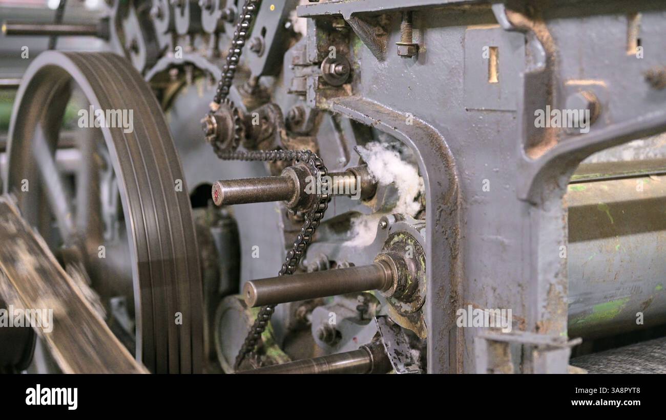 Carding machine mechanism showcases intricate design and functionality ...