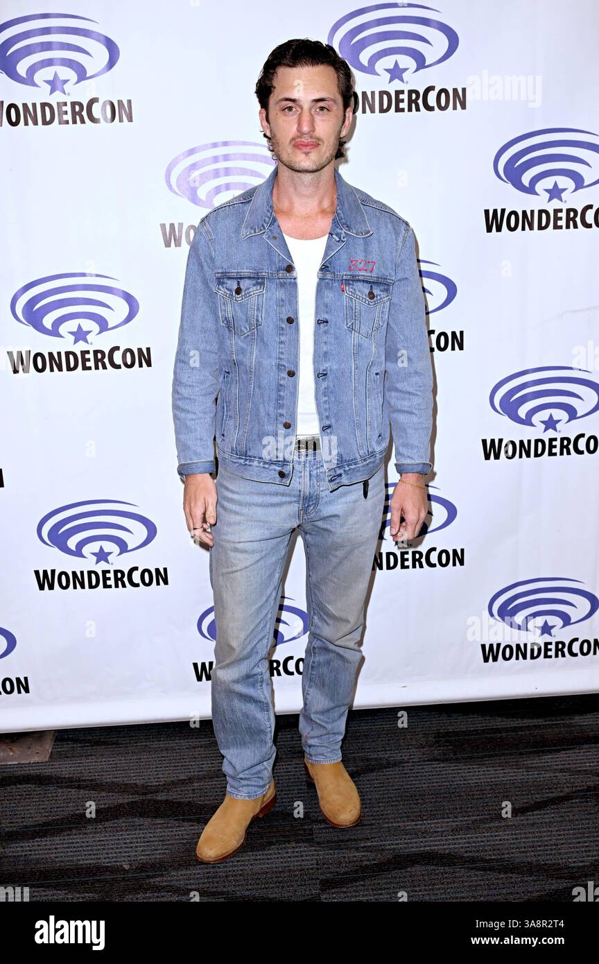 Dannie Hamouie eim Photocall zu Legion M: Its All Happening II auf der ...