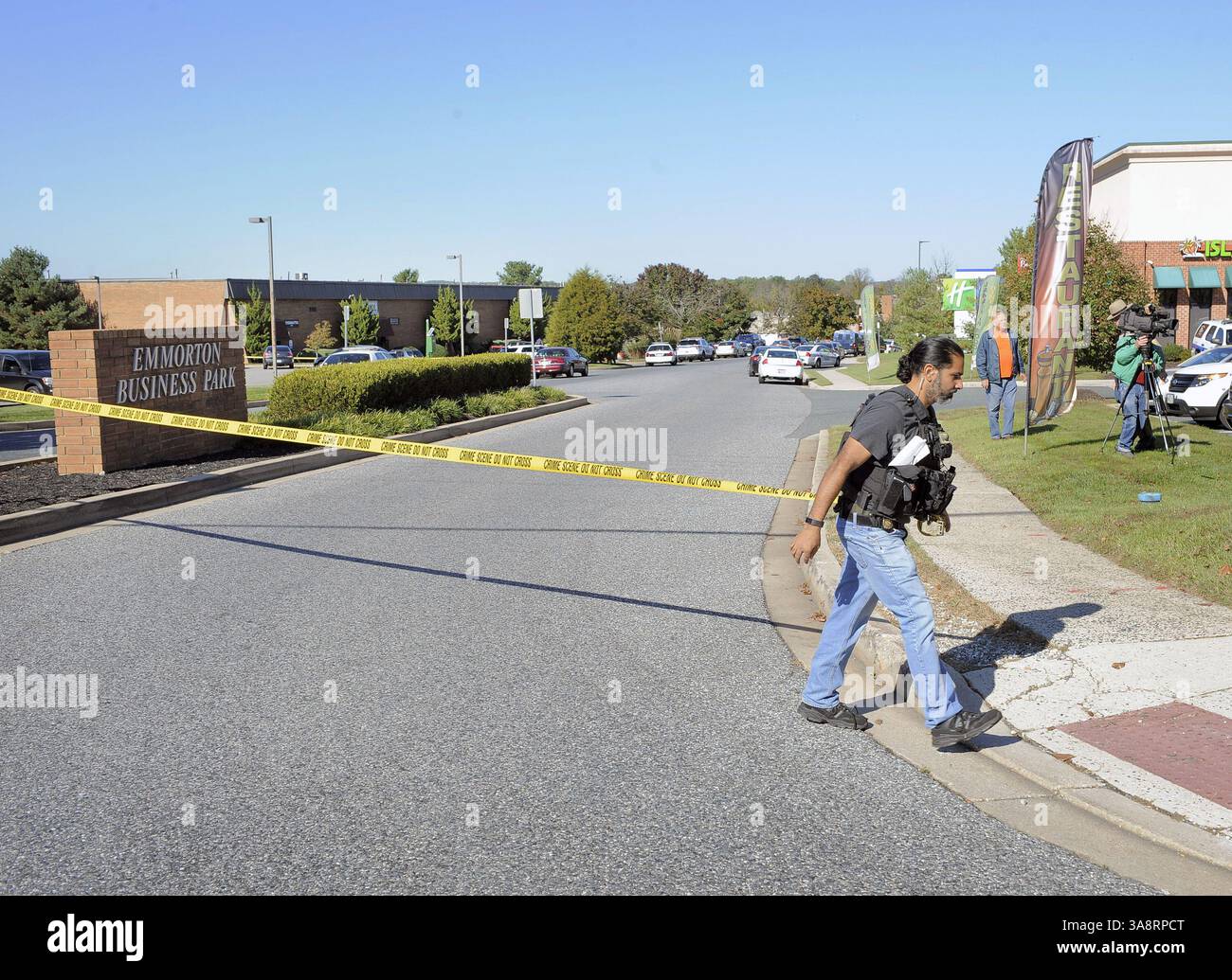 Police officer puts up crime scene tape hi-res stock photography and ...