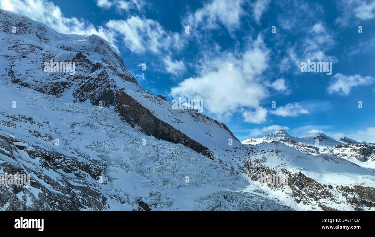 Beautiful panoramic view mauntain hi-res stock photography and images ...