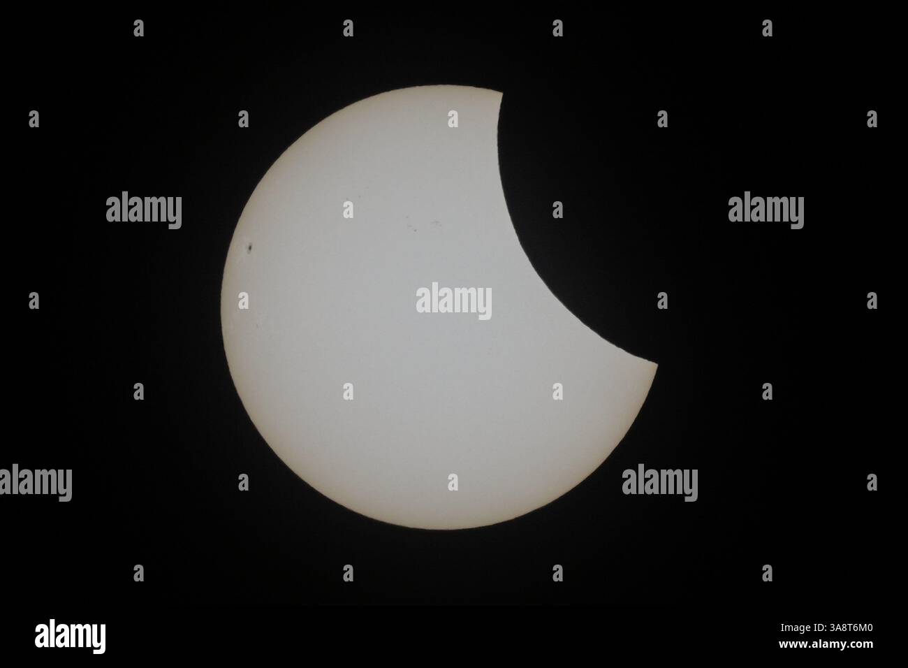 Solar eclipse devil horns hi-res stock photography and images - Alamy