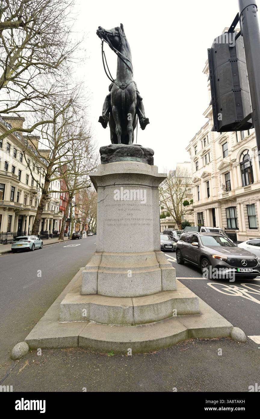 Statue of Robert Napier in South Kensington London Stock Photo - Alamy