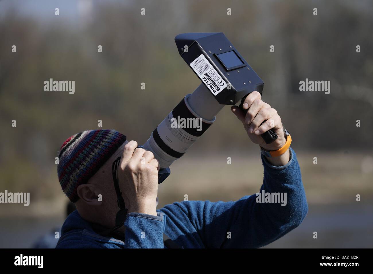 Warsaw, Poland . 29th Mar, 2025. People watch the partial solar eclipse ...