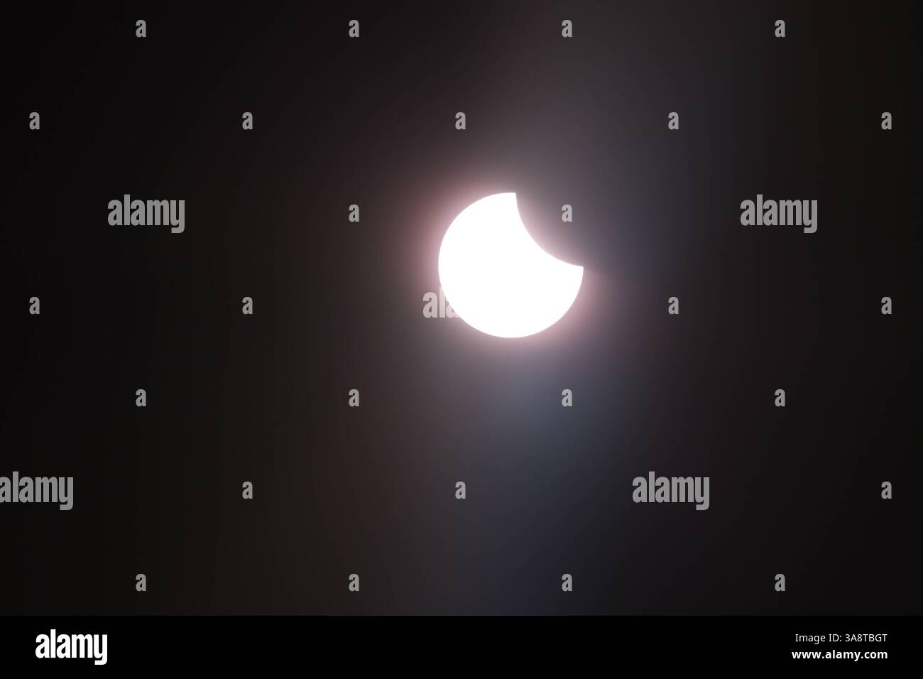 Eine Partielle Sonnenfinsternis ist ueber über Deutschland zu beobachten. Diese Aufnahme ist am ...