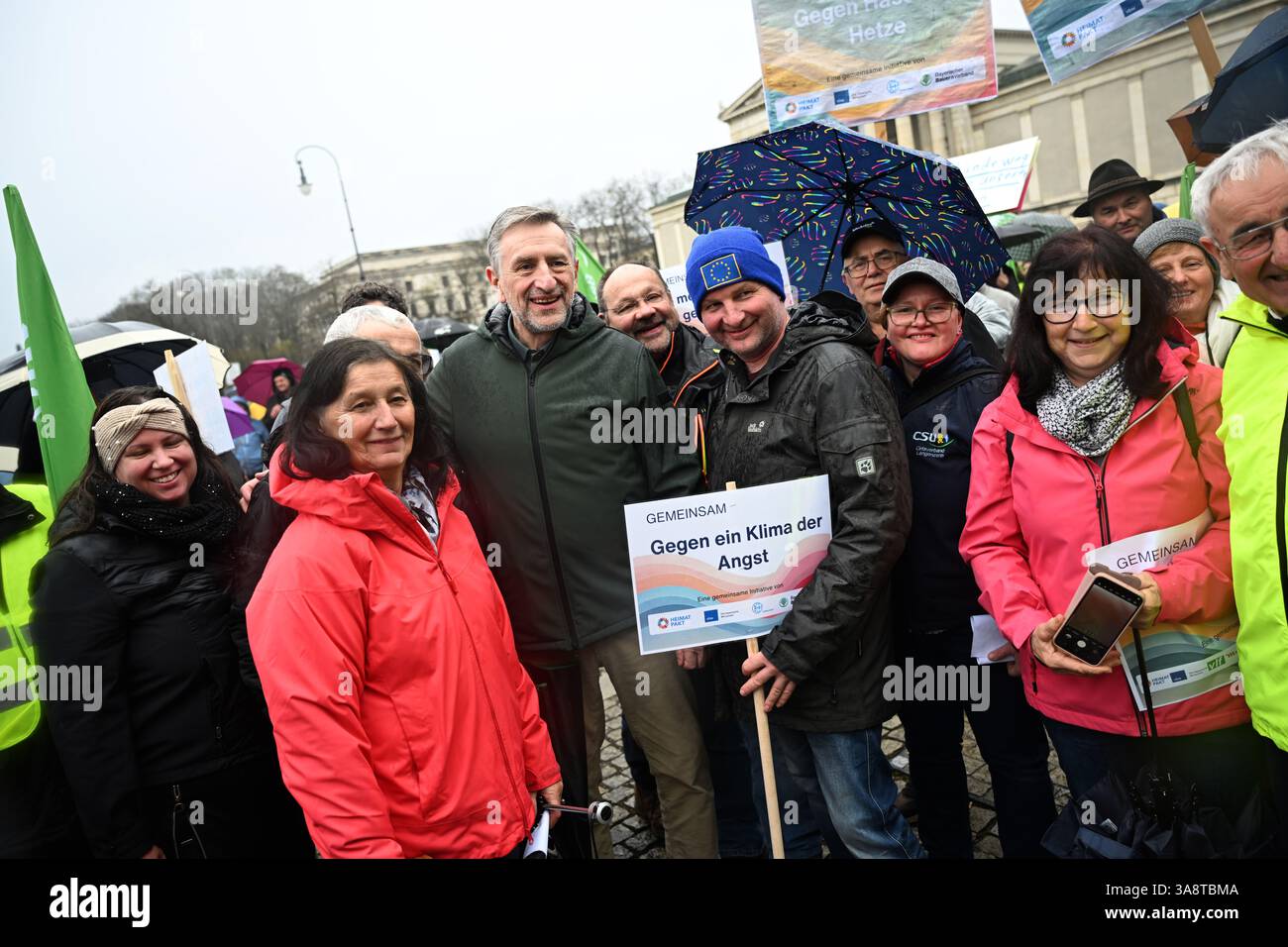Munich, Germany. 29th Mar, 2025. BBV President Günther Felßner (M ...