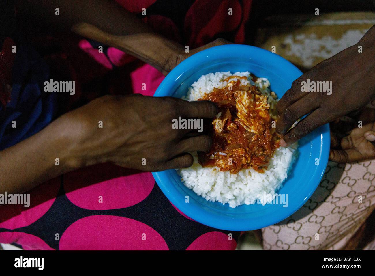 Asana and her daughter break their fast during the holy month of ...
