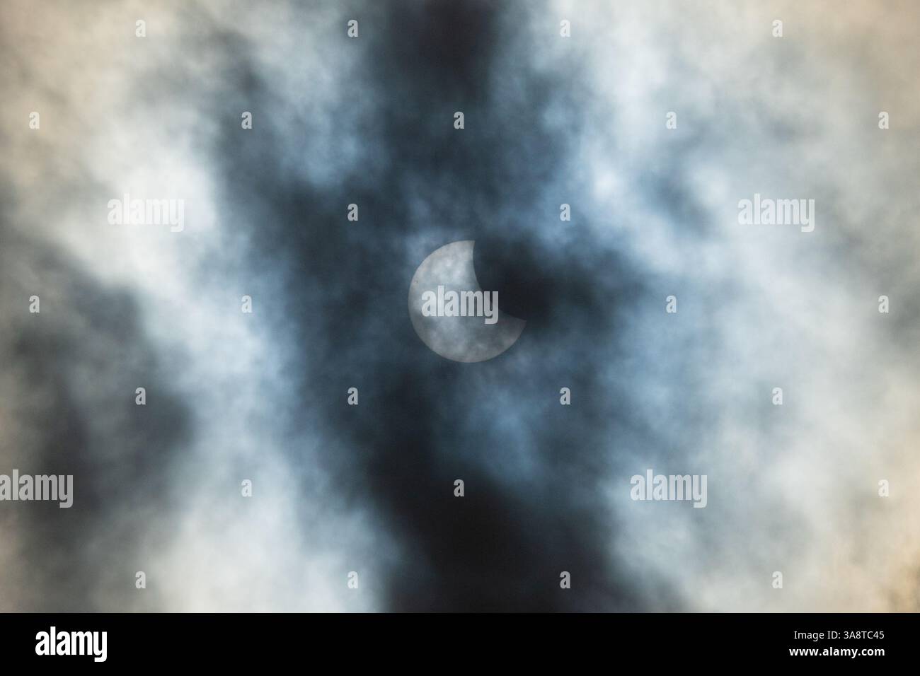 Burley in Wharfedale, Ilkley, West Yorkshire, England, UK. 29th Mar, 2025. UK weather: Partial ...