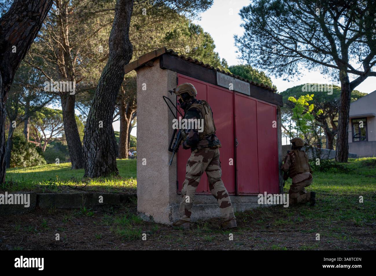 The 21st regiment d'infanterie de marine (21 RIMa) seen in action ...