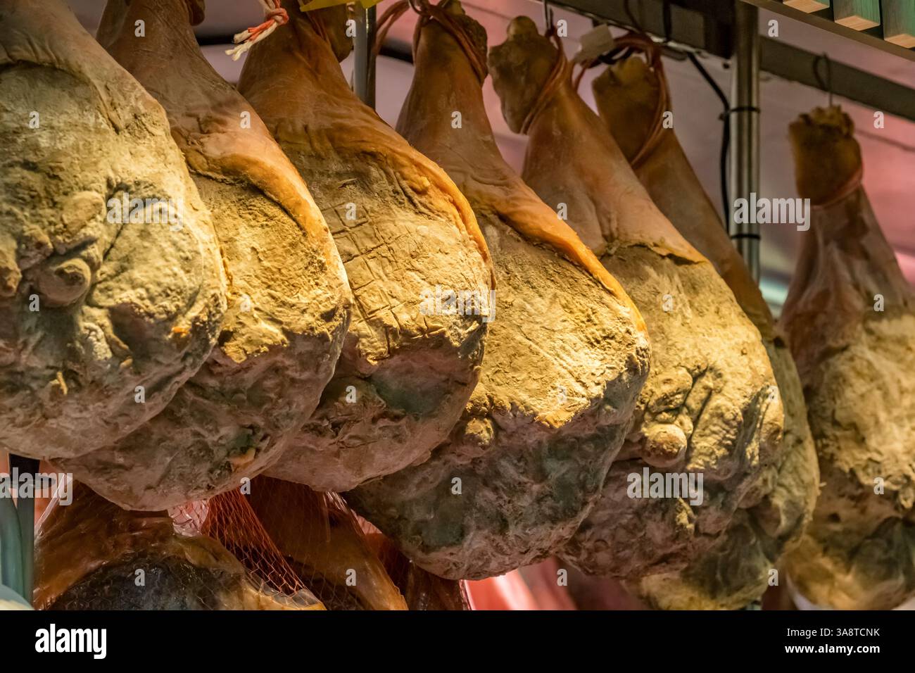 Traditional Spanish jamon ham for sale at the market Stock Photo - Alamy