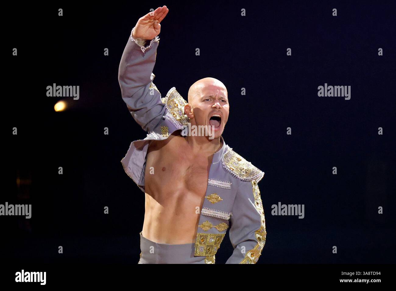 Turnprofi Fabian Hambüchen als Torero bei der 18. Staffel der RTL ...