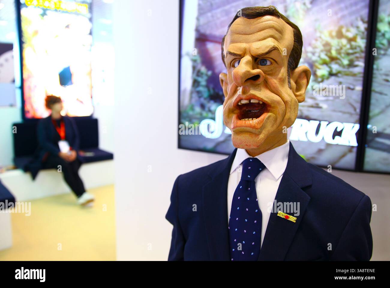 Spitting image hi-res stock photography and images - Alamy