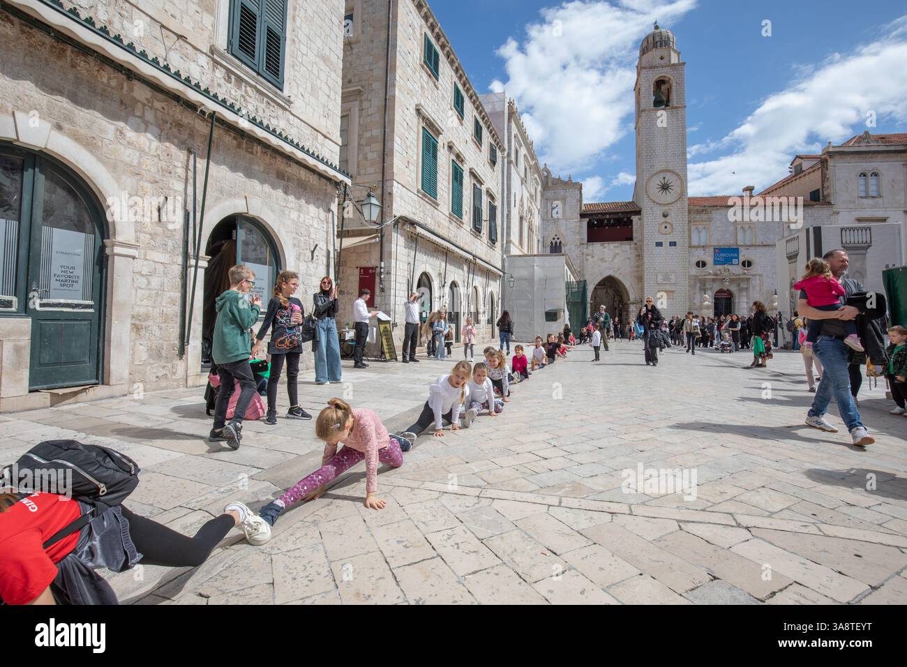 Participants create splits during world record attempt in the “Longest ...