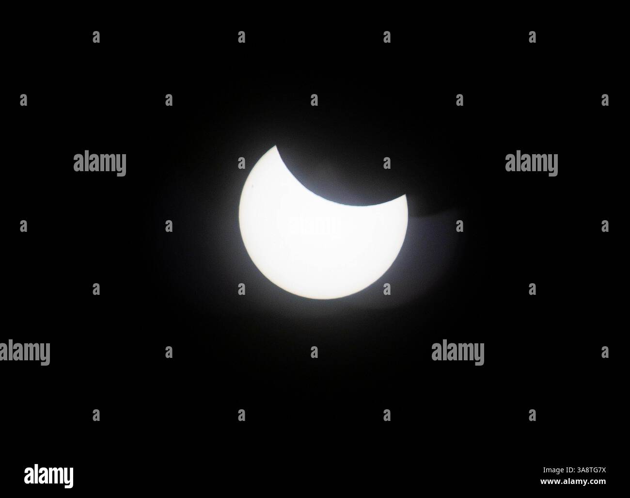EDITORIAL USE ONLY The partial solar eclipse as viewed from London's ...