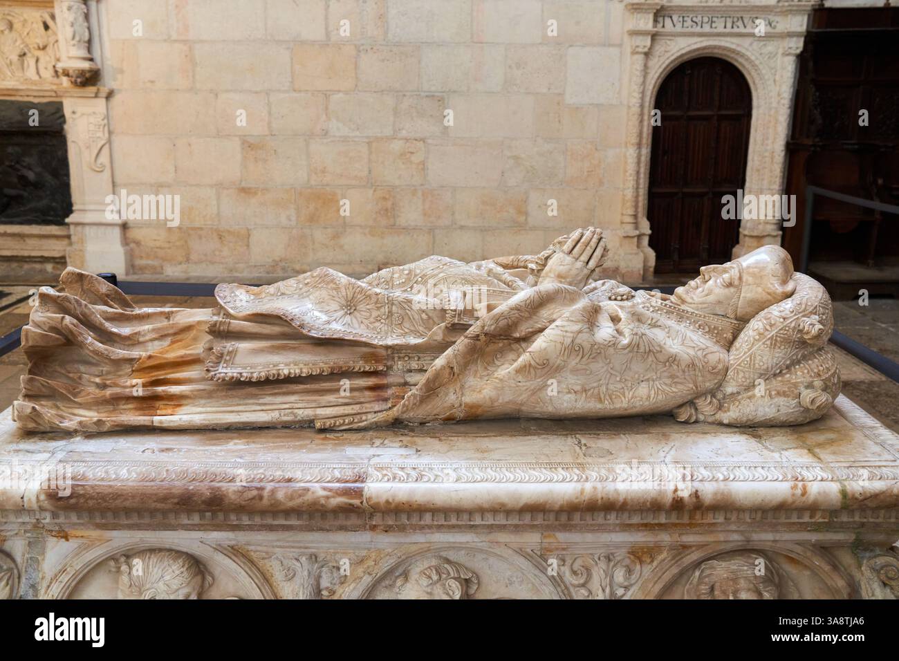 Gonzalo Díez de Lerma, tomb carved in alabaster by Felipe de Vigarny ...