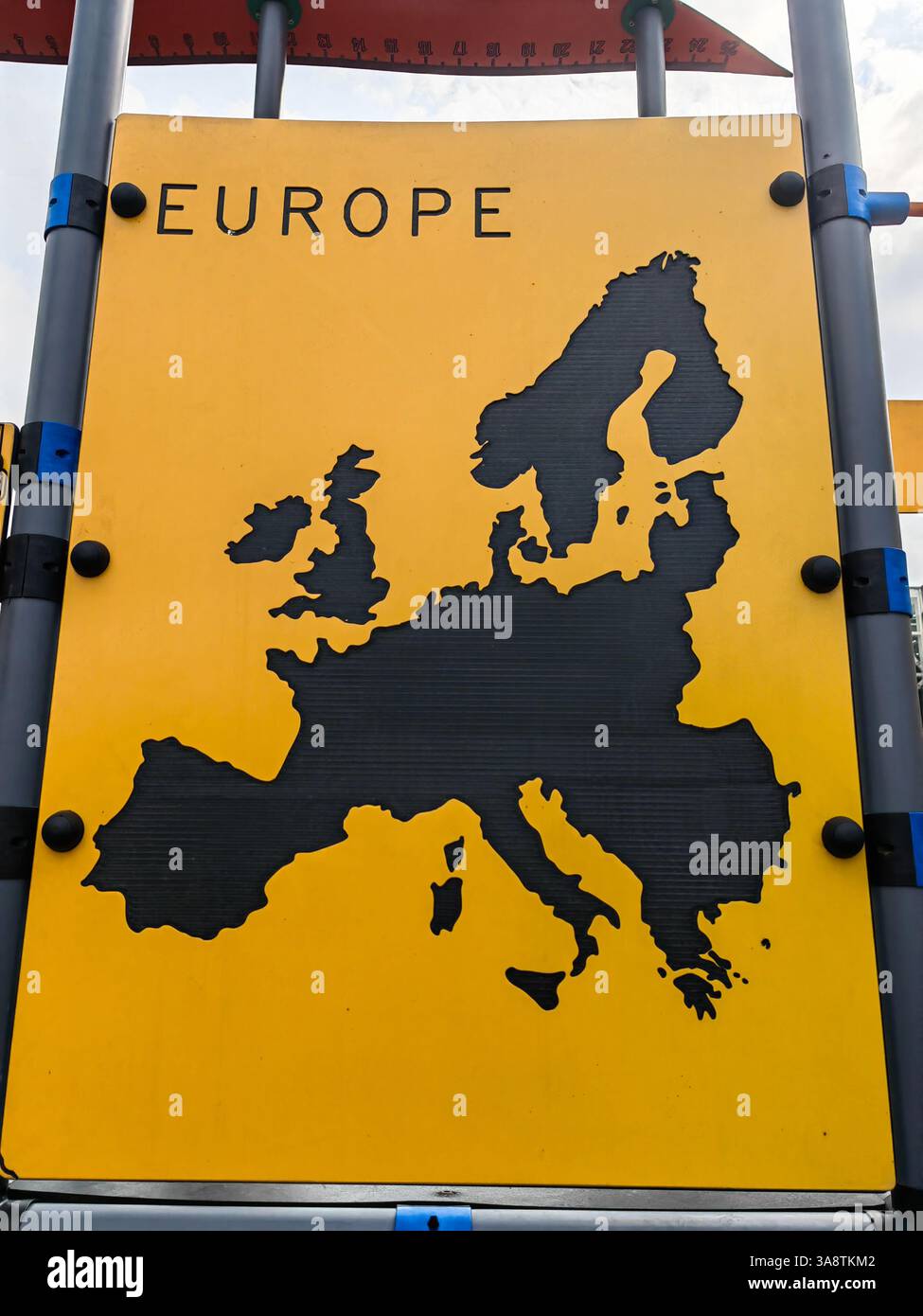 Metal Framework: Abstract Map of Europe Stock Photo - Alamy