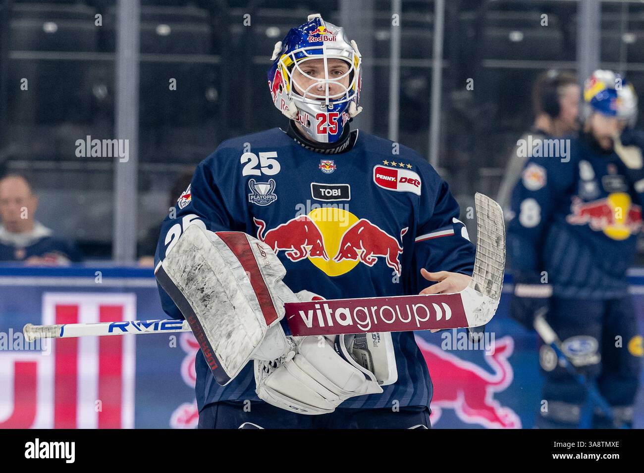 Muenchen, Deutschland. 28th Mar, 2025. Simon Wolf (Torwart, EHC Red ...
