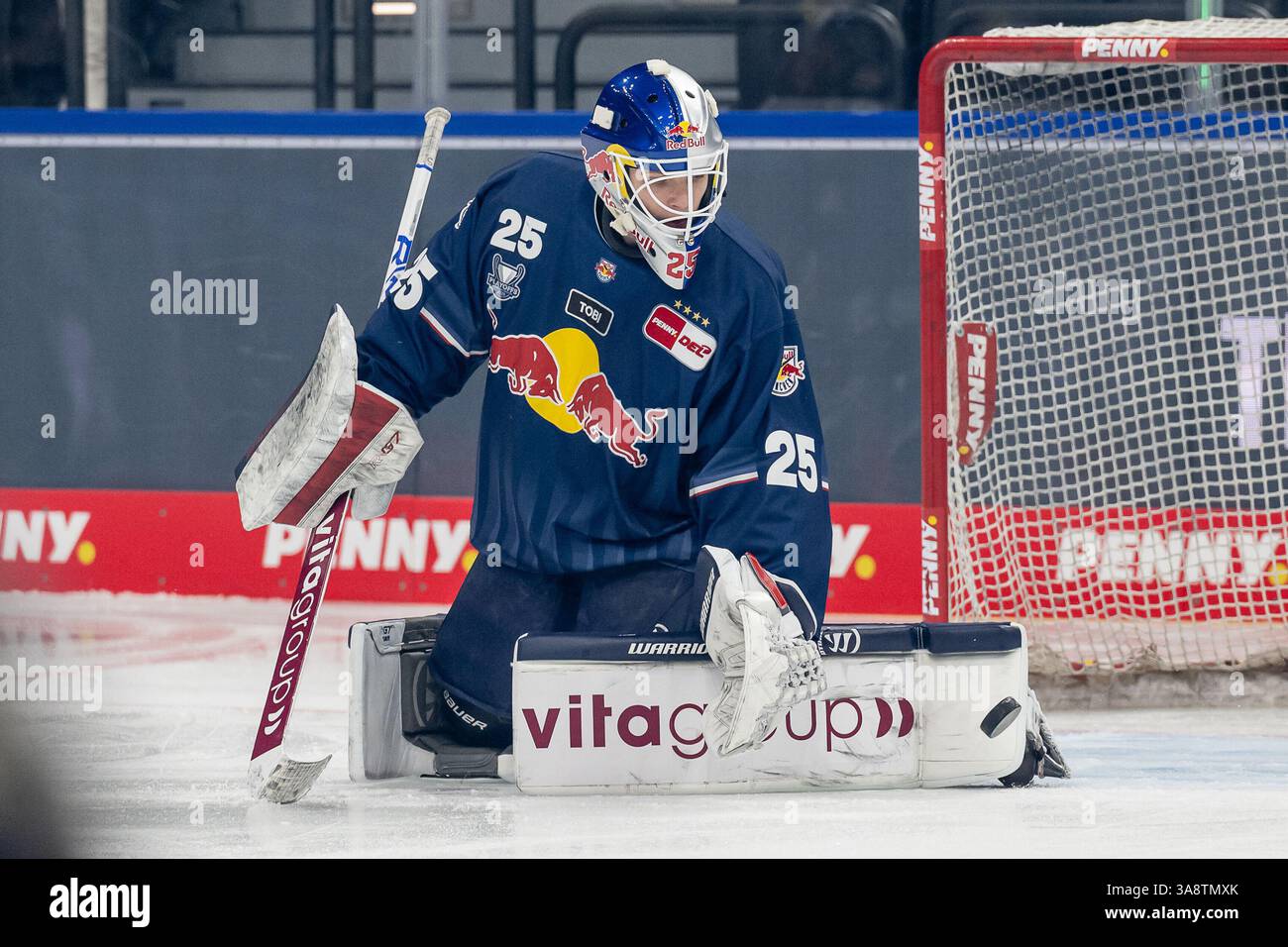 Muenchen, Deutschland. 28th Mar, 2025. Simon Wolf (Torwart, EHC Red ...