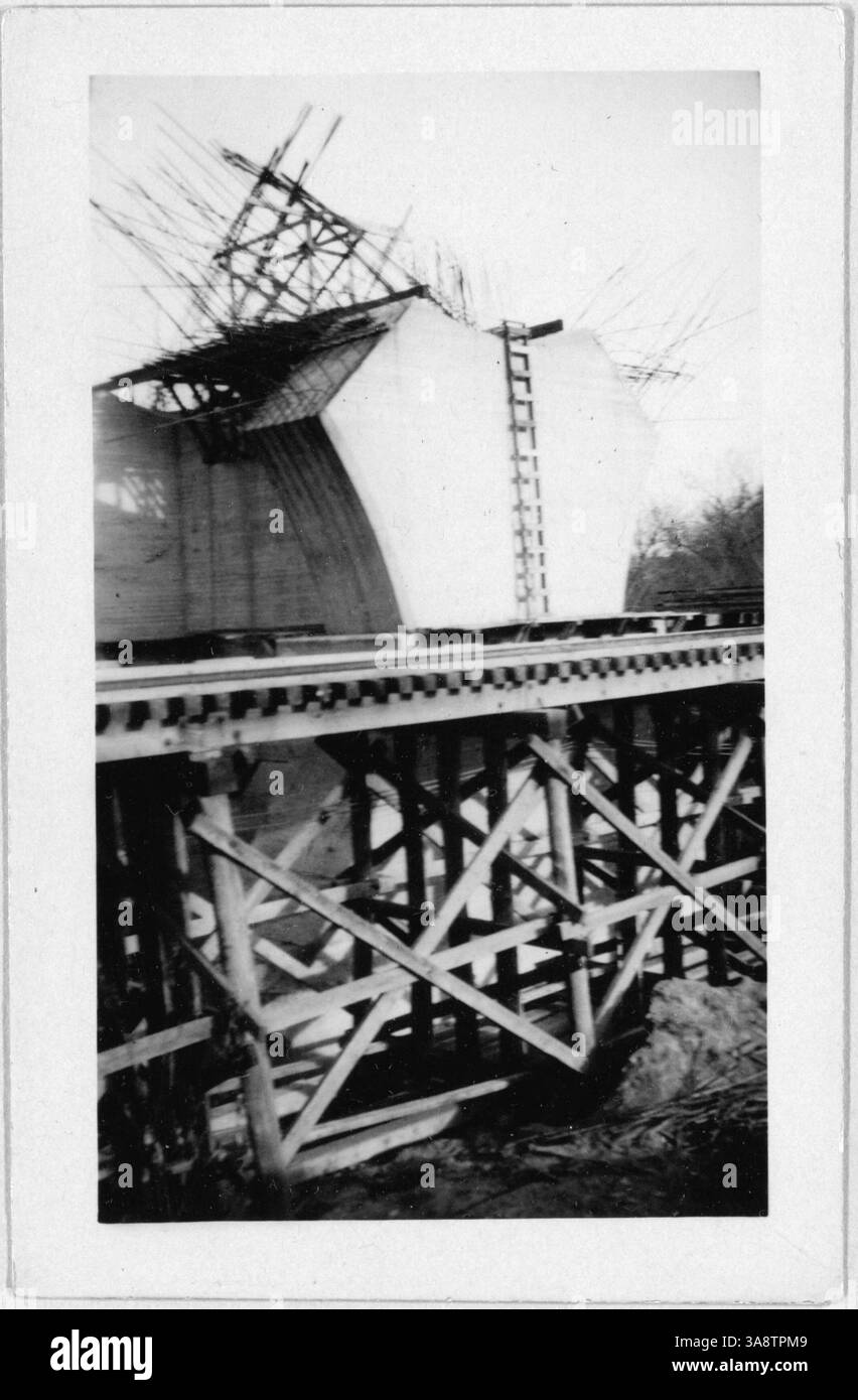 This image captures a detailed view of the construction of the Mendota ...