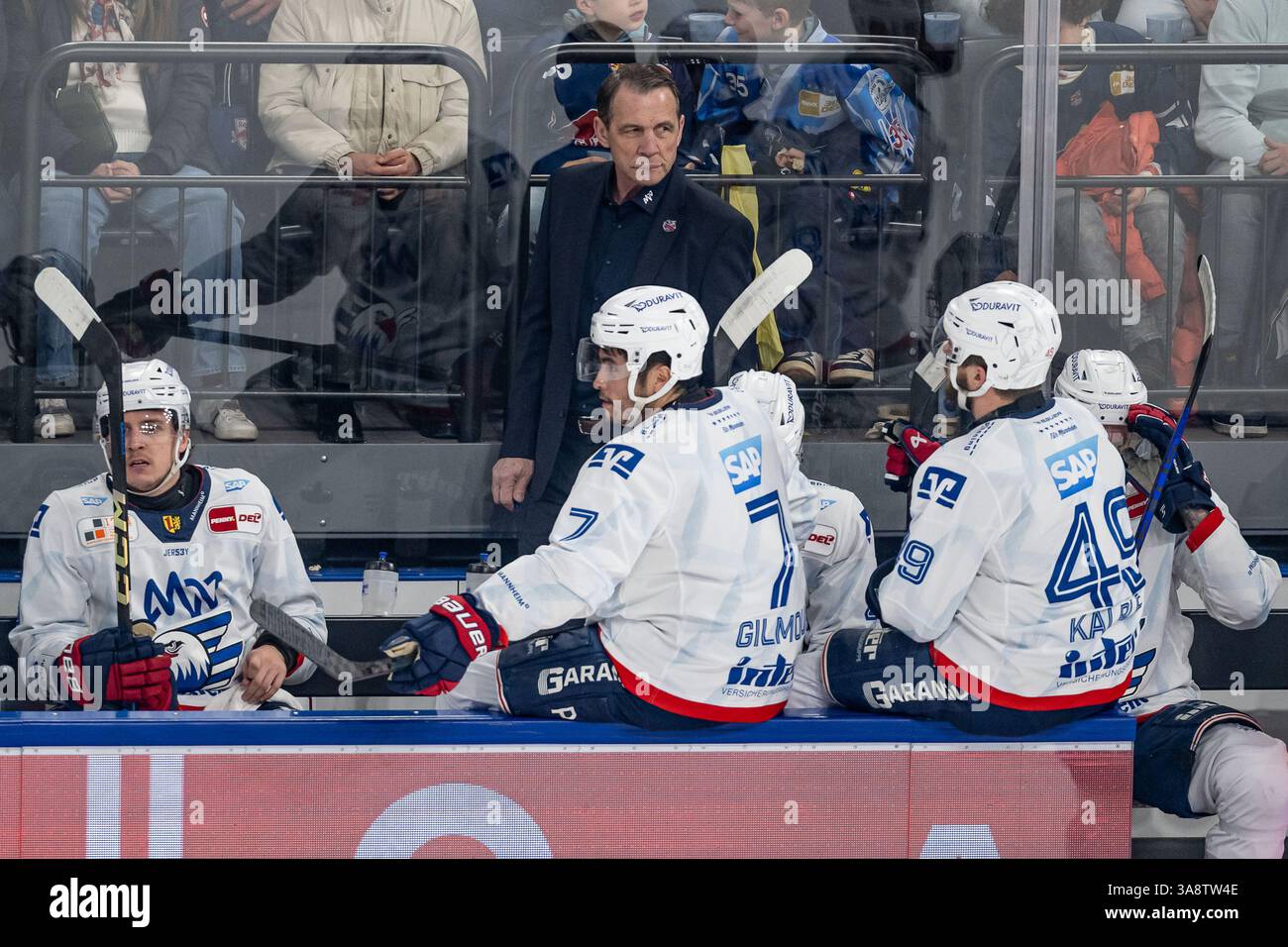 Muenchen, Deutschland. 28th Mar, 2025. Curt Fraser (Co-Trainer, Adler ...