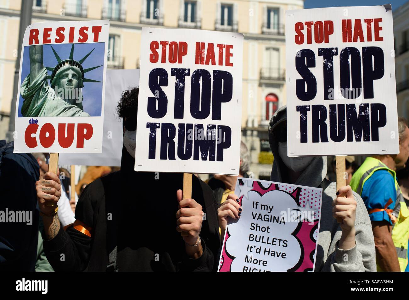 Demonstrators with banners and US flags during an anti-Trump protest at ...