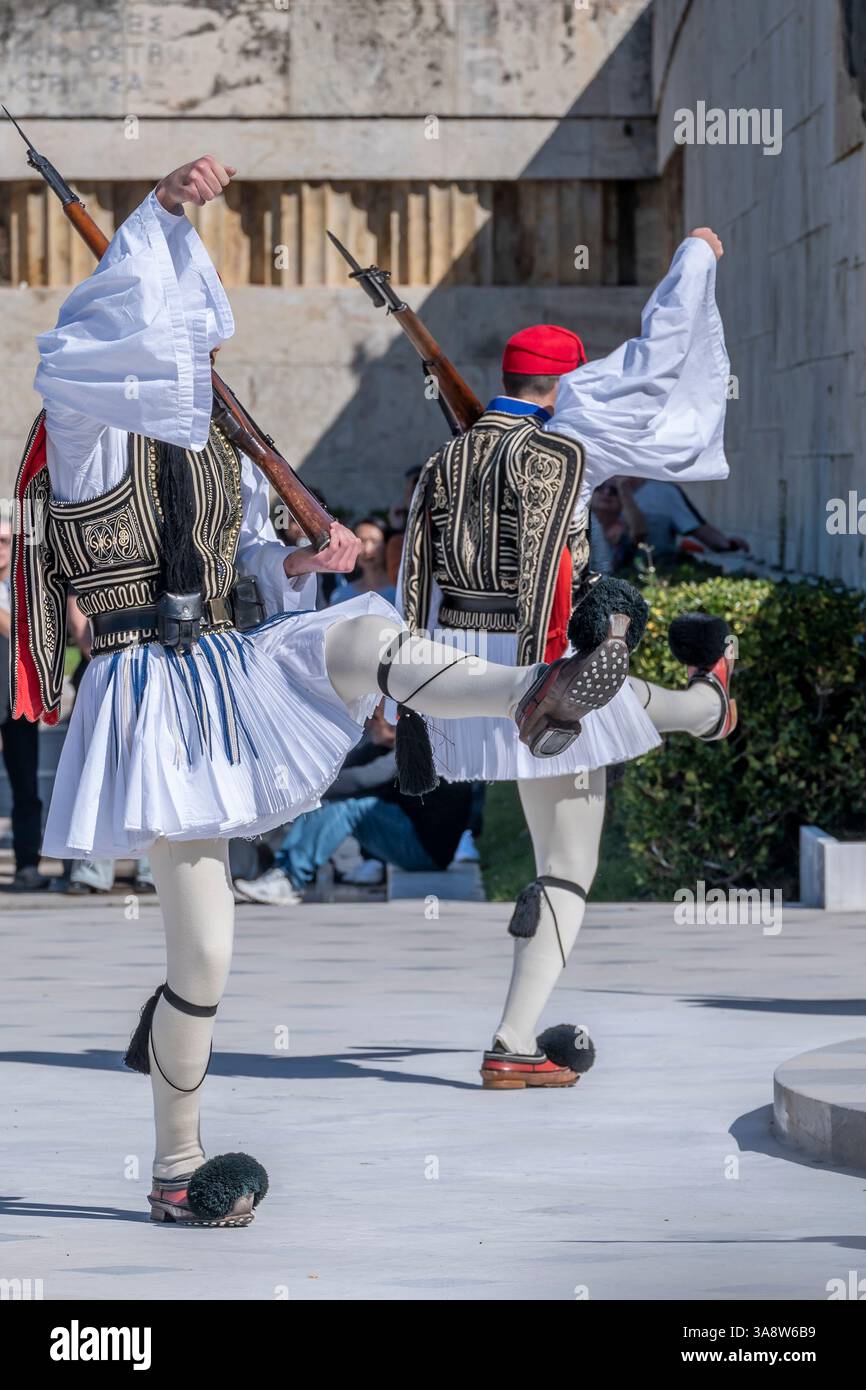 The traditional changing of the guard ceremony in Syntagma Square ...