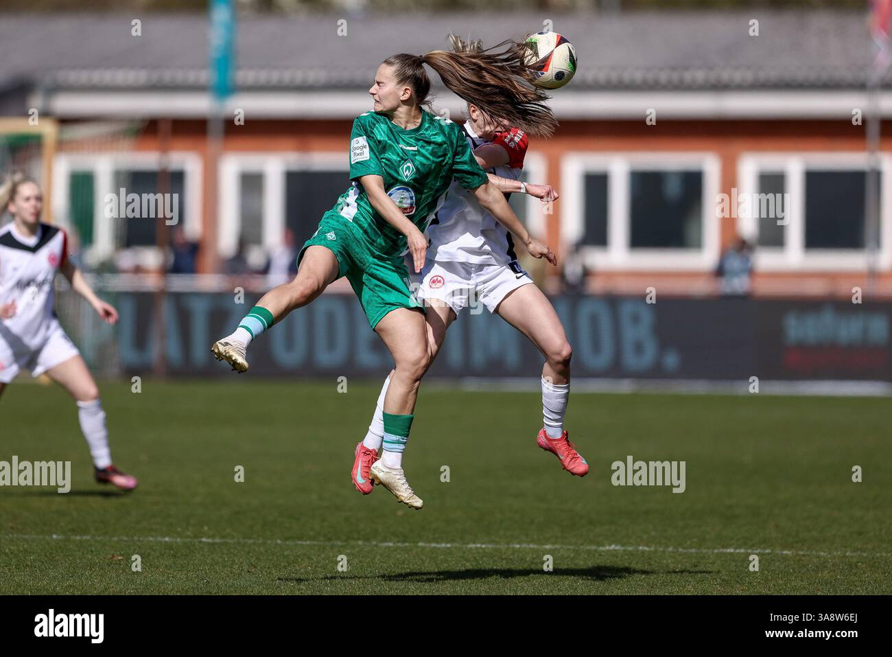 Bremen, Deutschland. 29th Mar, 2025. v.li.: Tuana Mahmoud (SV Werder ...
