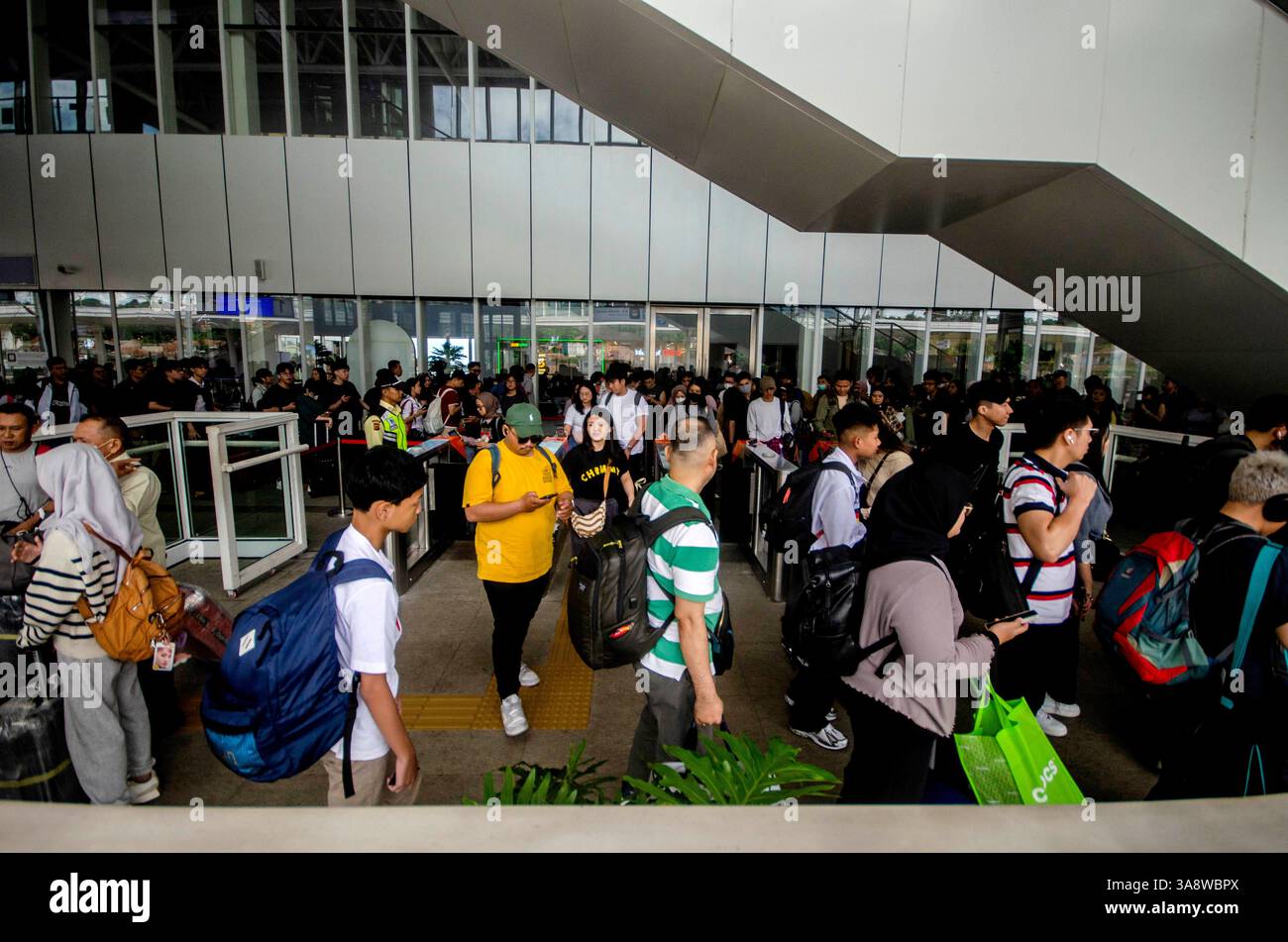 Padalarang, Indonesia. 29th Mar, 2025. Passengers are seen at ...
