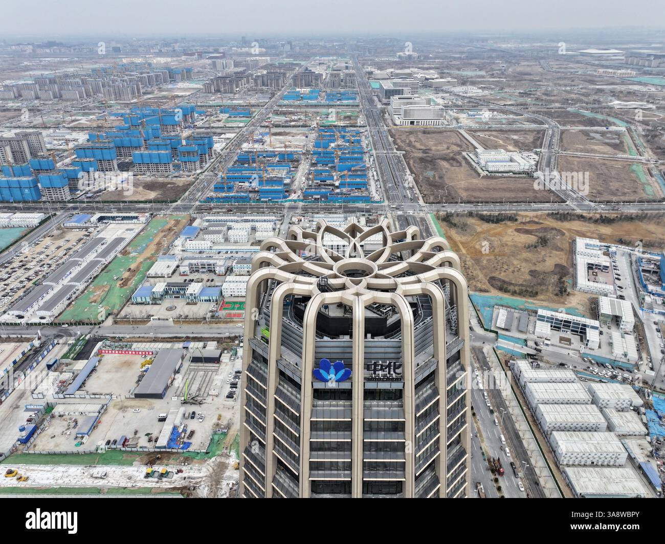 (250329) -- XIONG'AN, March 29, 2025 (Xinhua) -- An aerial drone photo ...