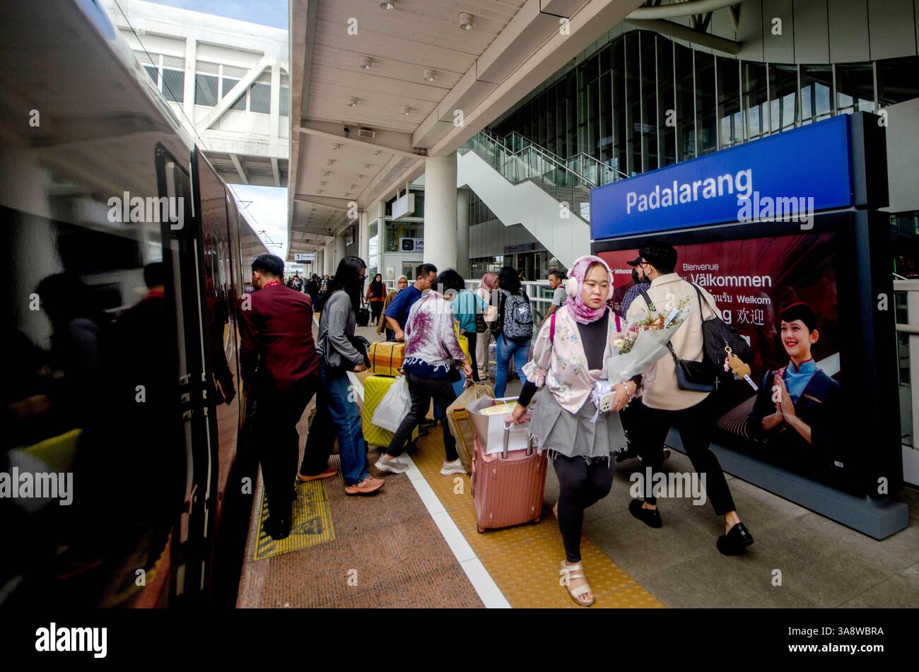Padalarang, Indonesia. 29th Mar, 2025. Passengers are seen at ...