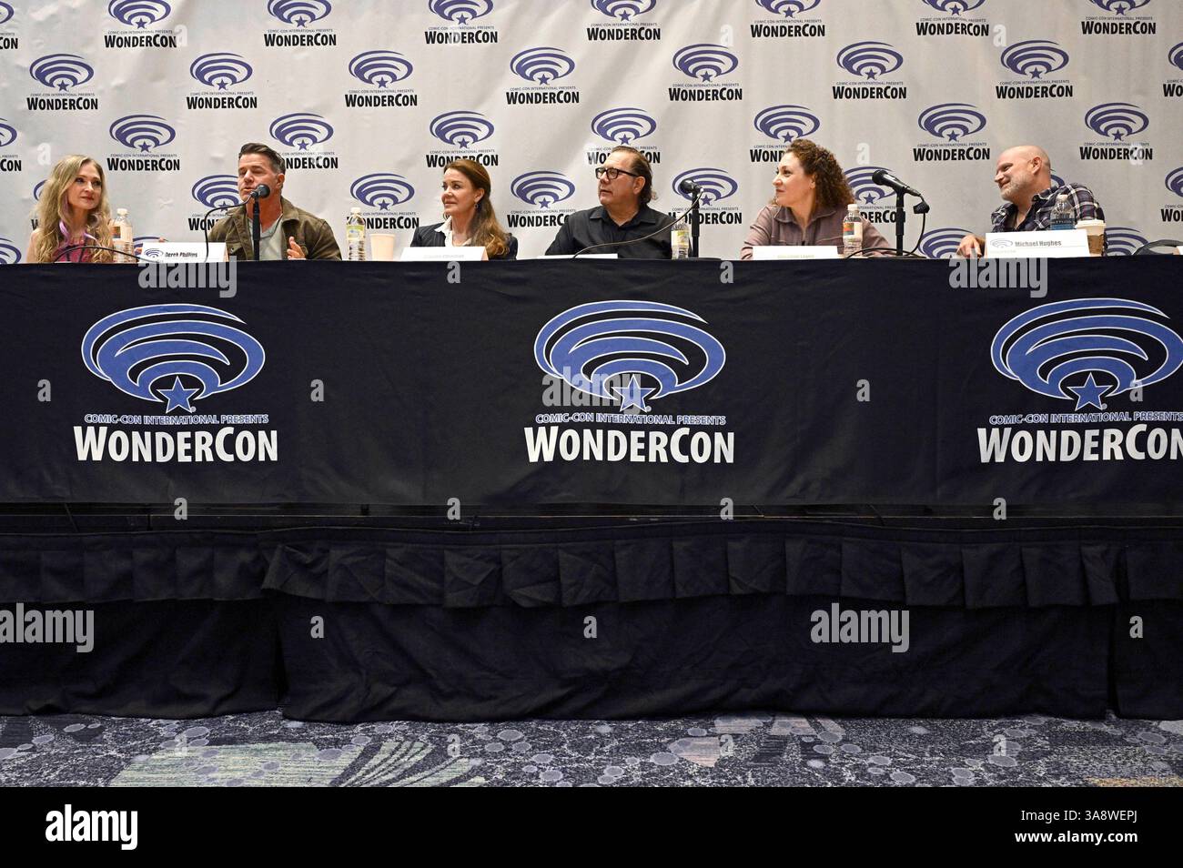 Julie Nathanson, Derek Phillips, Claudia Christian, Meredith Layne ...