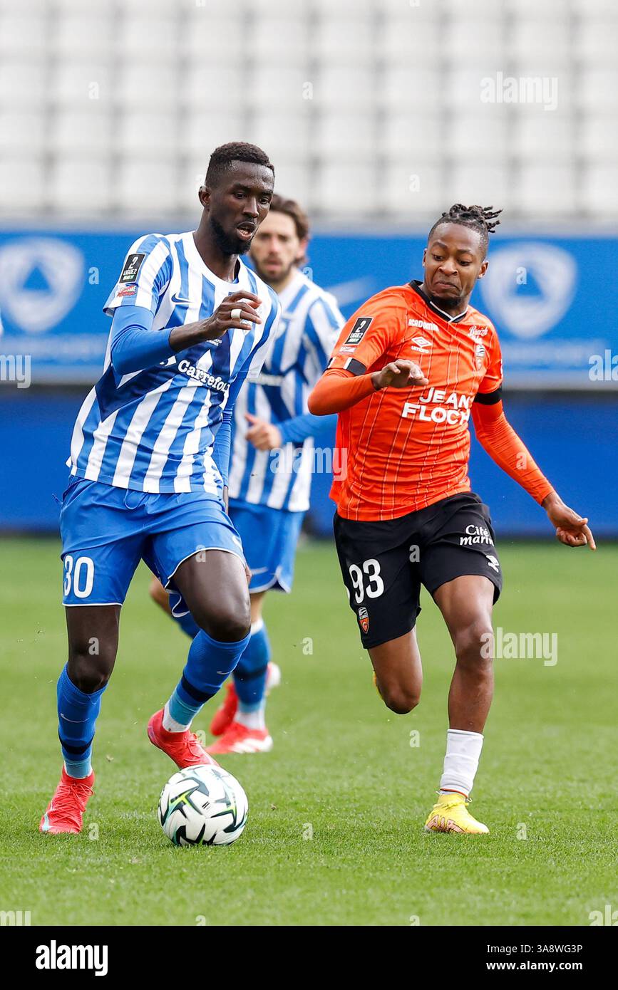 62 Arthur AVOM (fcl) - 30 Samba Lele DIBA (gf38) during the Ligue 2 BKT ...
