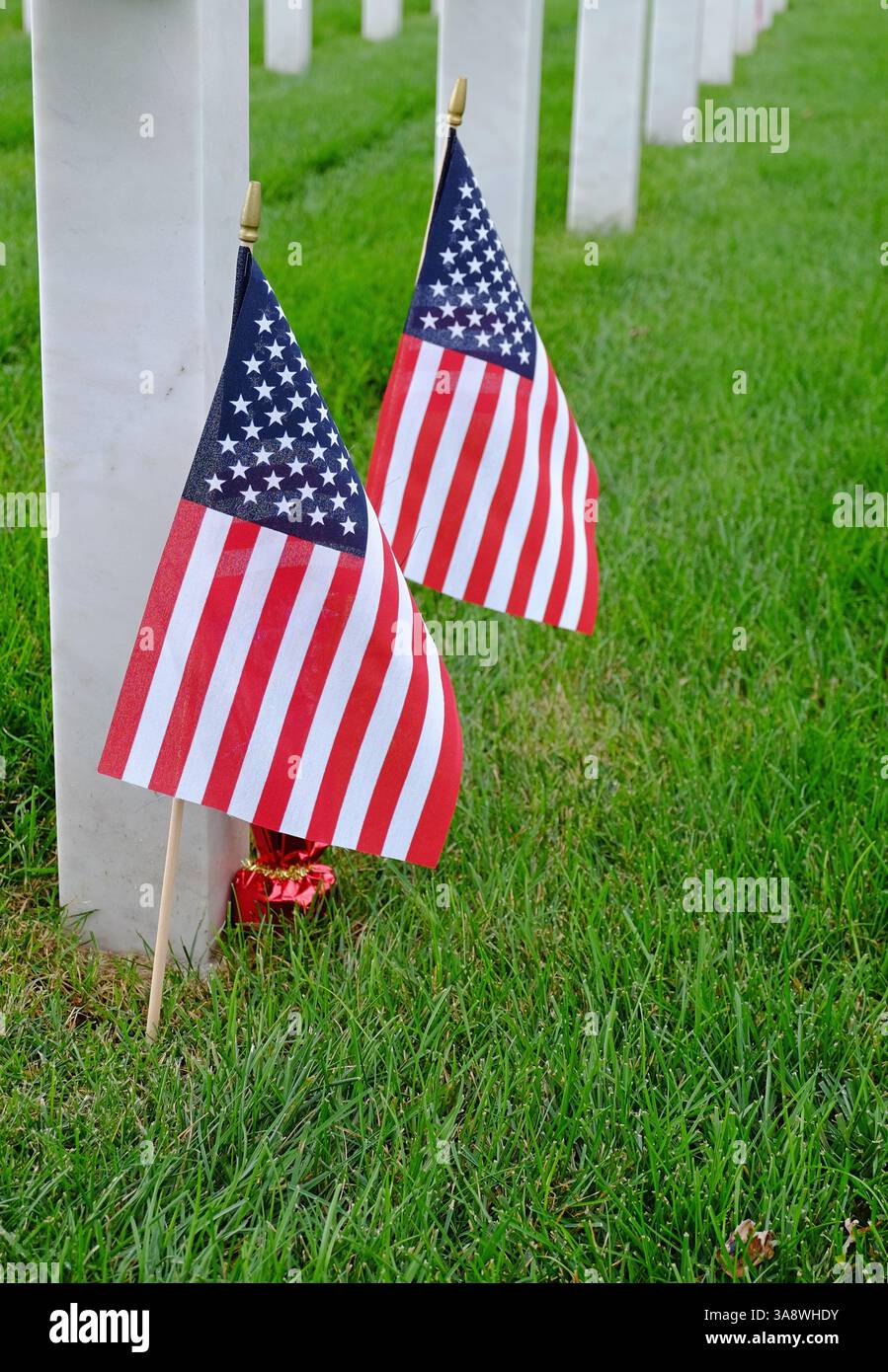 Veterans memorial gravestones and American flags. Veterans memorial ...