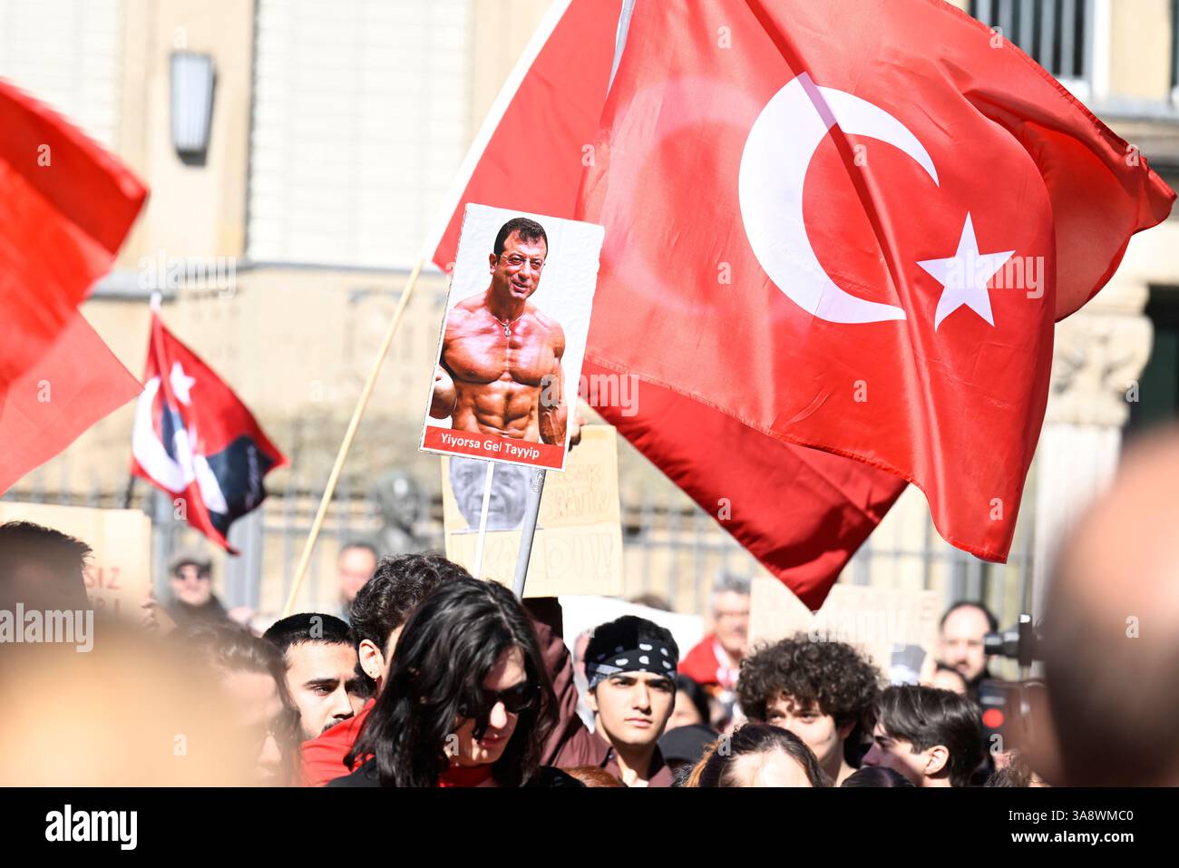 Duesseldorf, Germany. 29th Mar, 2025. Turkish residents demonstrate on ...