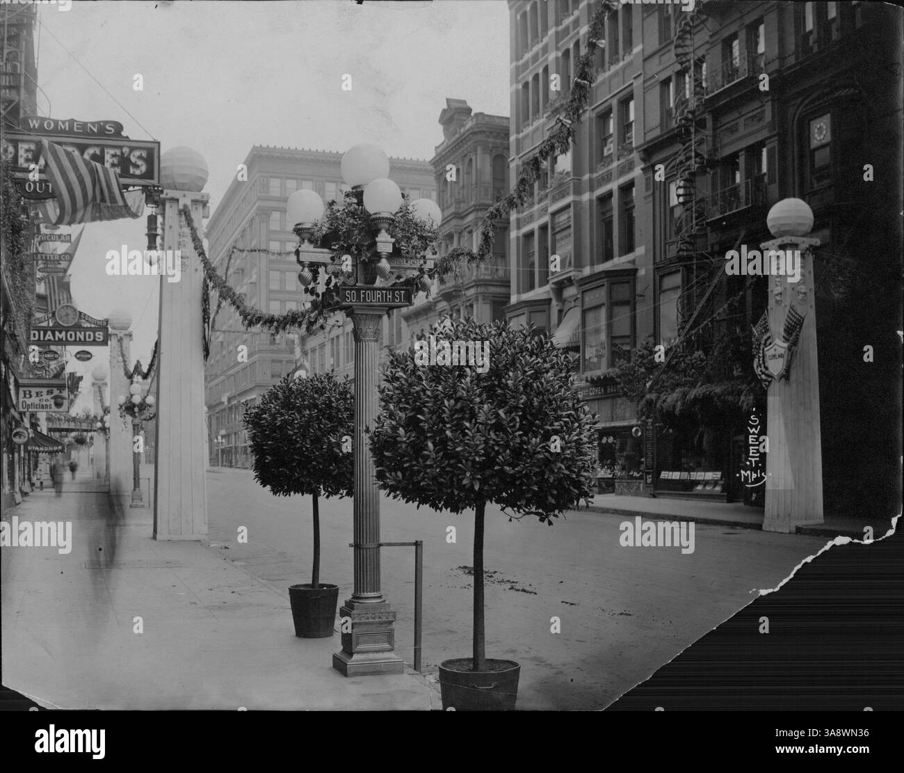 Prominent avenue Black and White Stock Photos & Images - Alamy