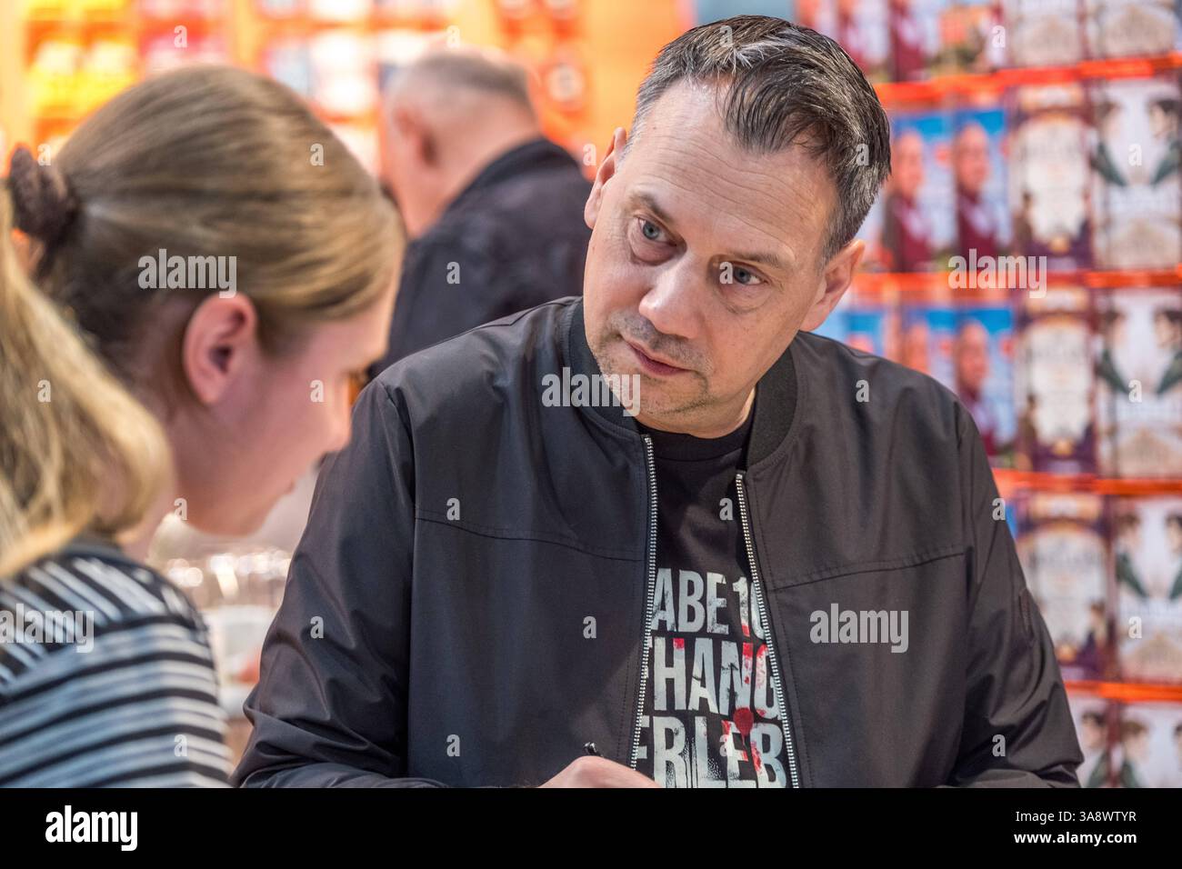Hier der deutsche Autor Sebastian Fitzek Leipziger Buchmesse 2025 Tag 3 ...