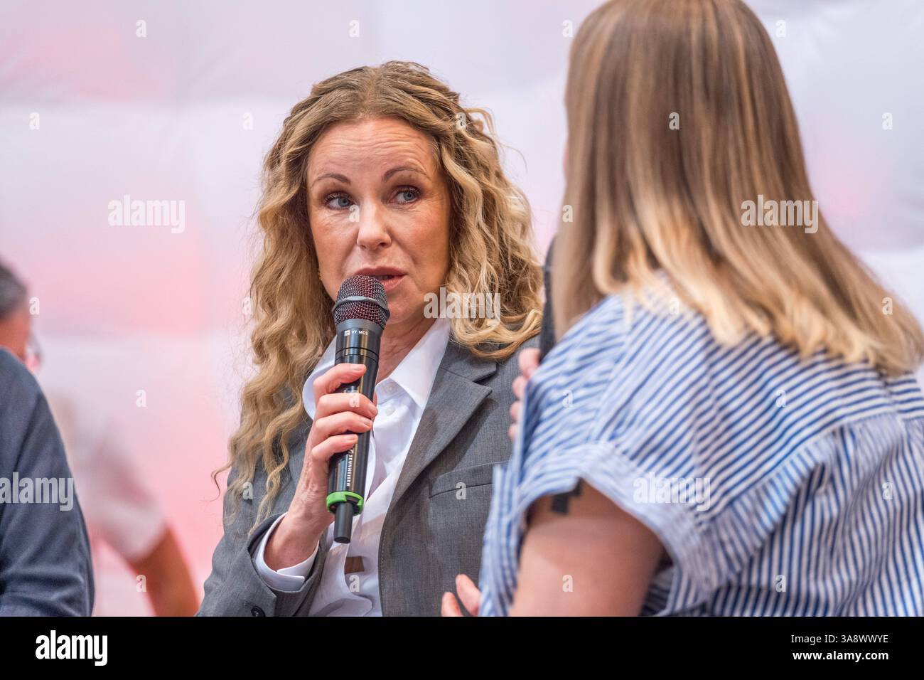 Hier die deutsche TV Moderatorin Punkt 12, RTL Katja Burkard Leipziger ...