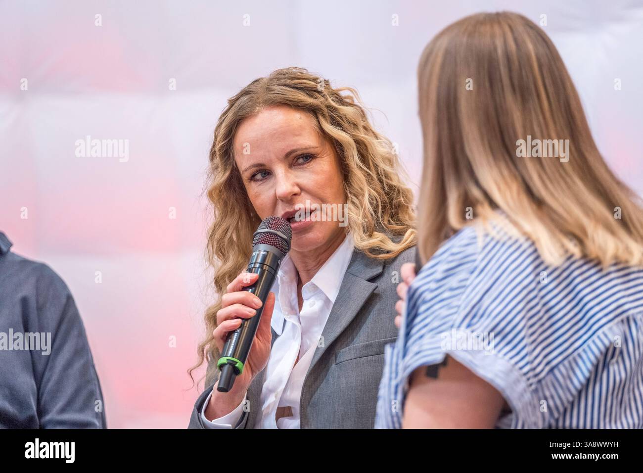 Hier die deutsche TV Moderatorin Punkt 12, RTL Katja Burkard Leipziger ...