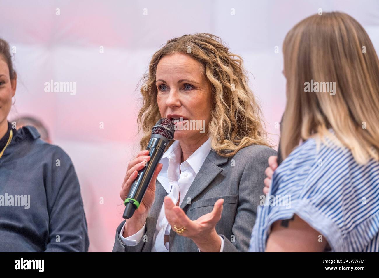 Hier die deutsche TV Moderatorin Punkt 12, RTL Katja Burkard Leipziger ...