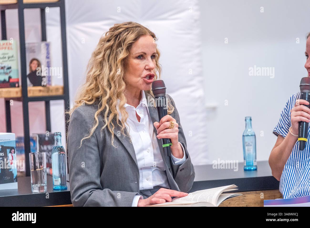 Hier die deutsche TV Moderatorin Punkt 12, RTL Katja Burkard Leipziger ...