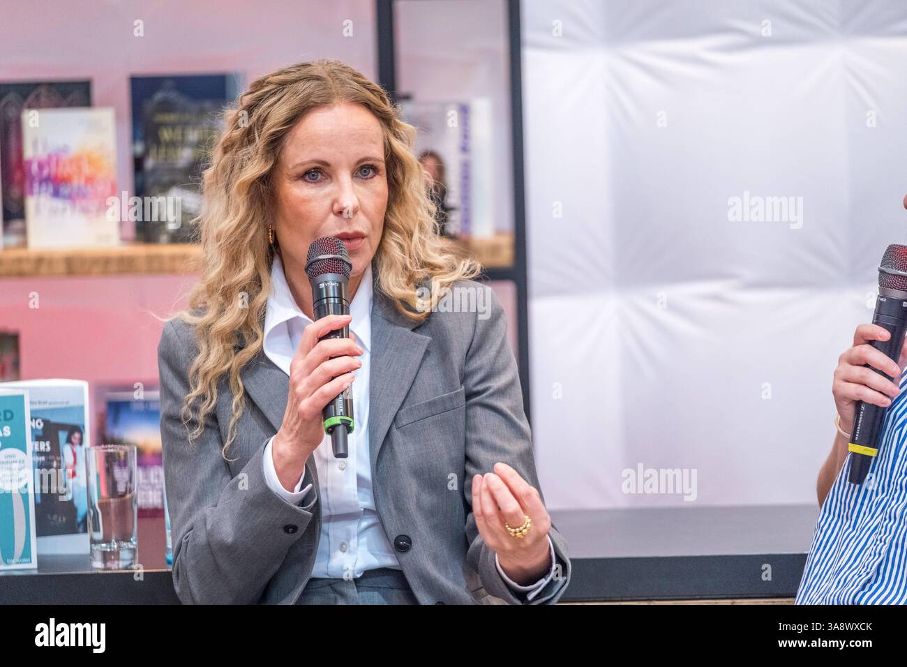 Hier die deutsche TV Moderatorin Punkt 12, RTL Katja Burkard Leipziger ...