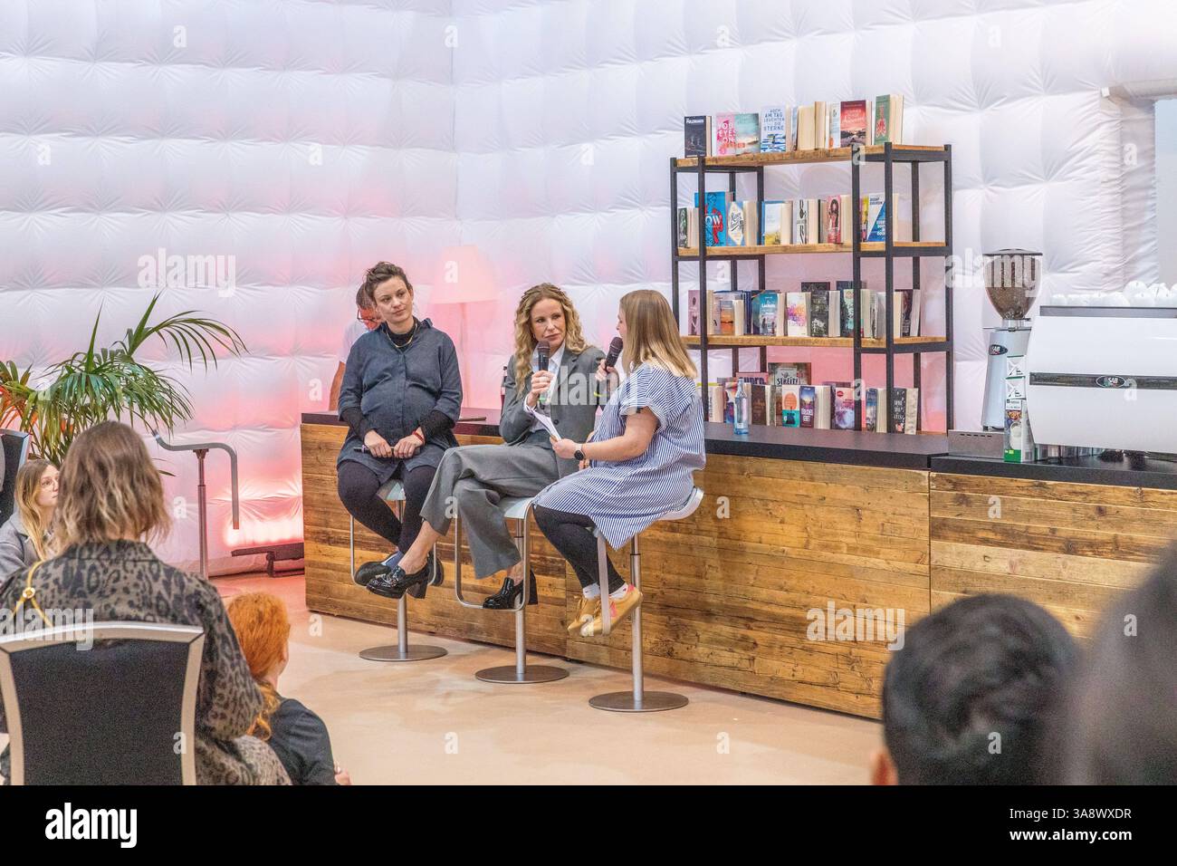 Hier die deutsche TV Moderatorin Punkt 12, RTL Katja Burkard Leipziger ...